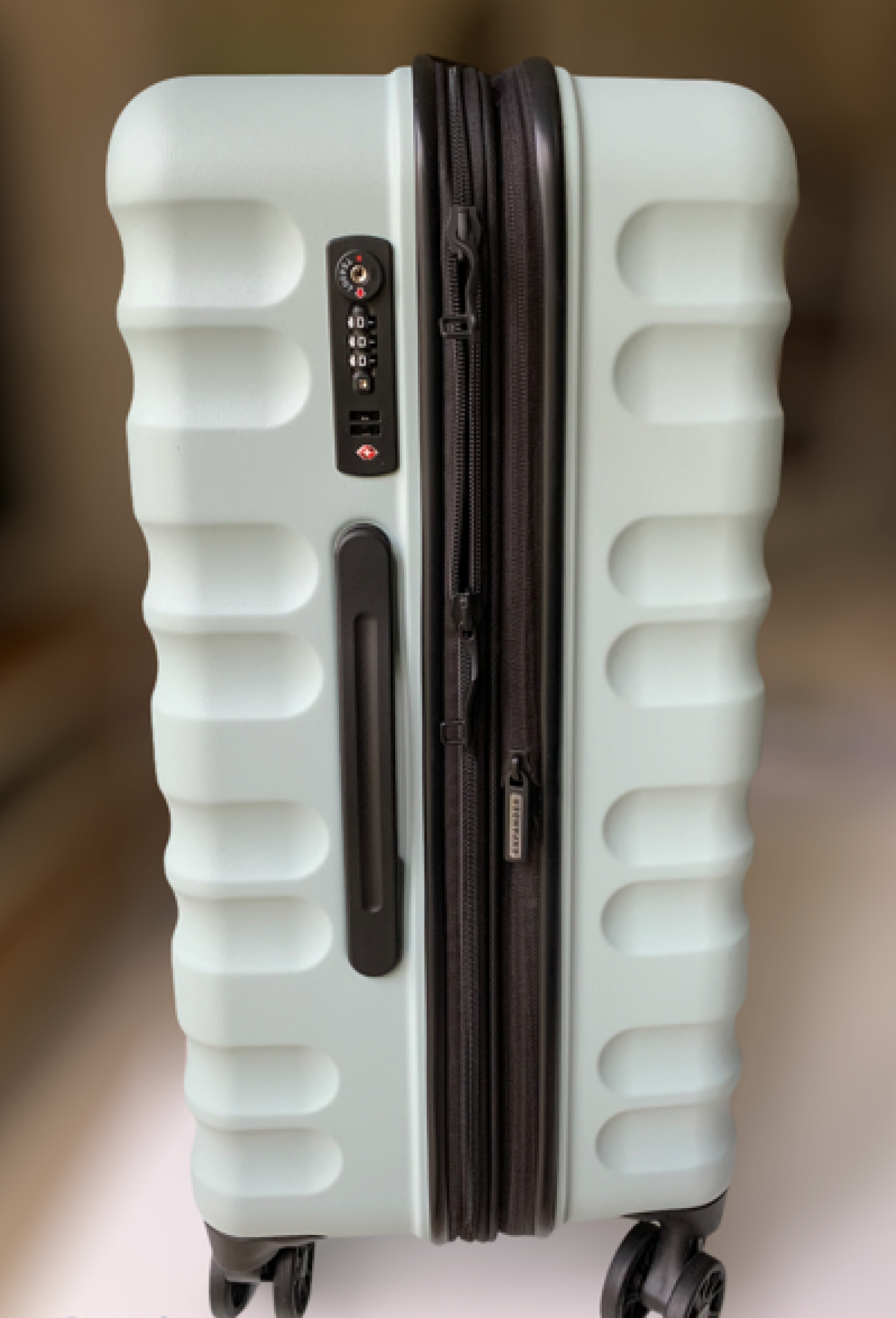 Antler Clifton Hard Shell Cases Review : Luggage Review